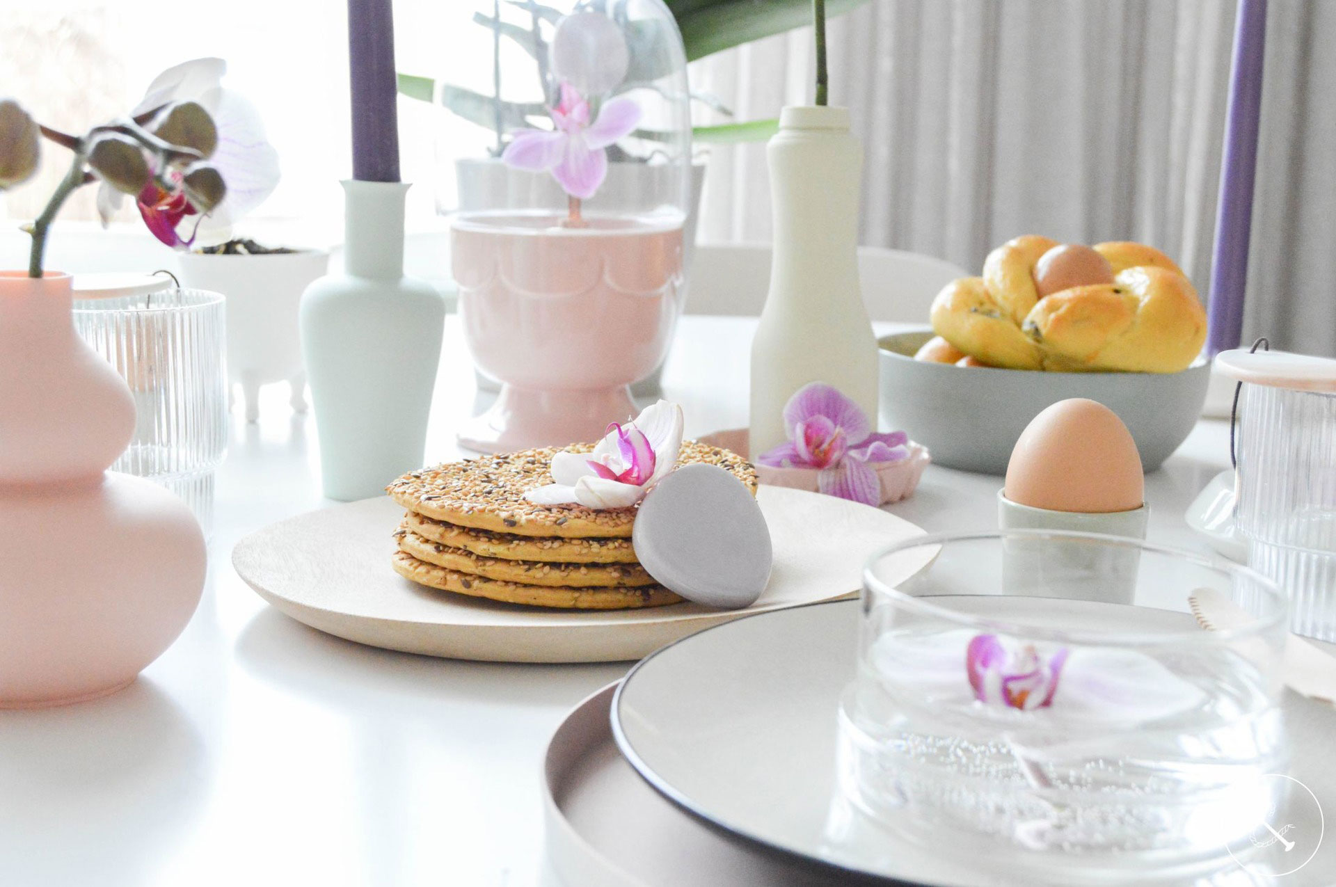 Voici comment décorer une table pascale